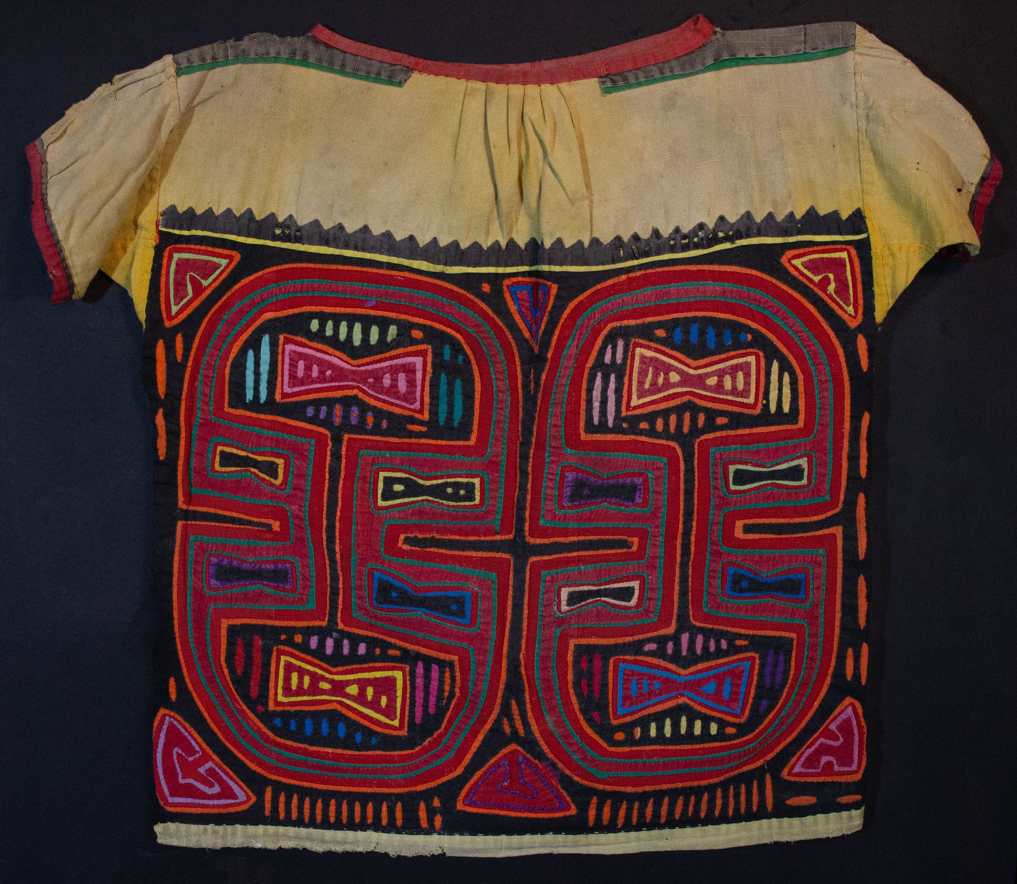 Kuna Mola Blouse Mola: Kuna People Textile Artwork | Davis